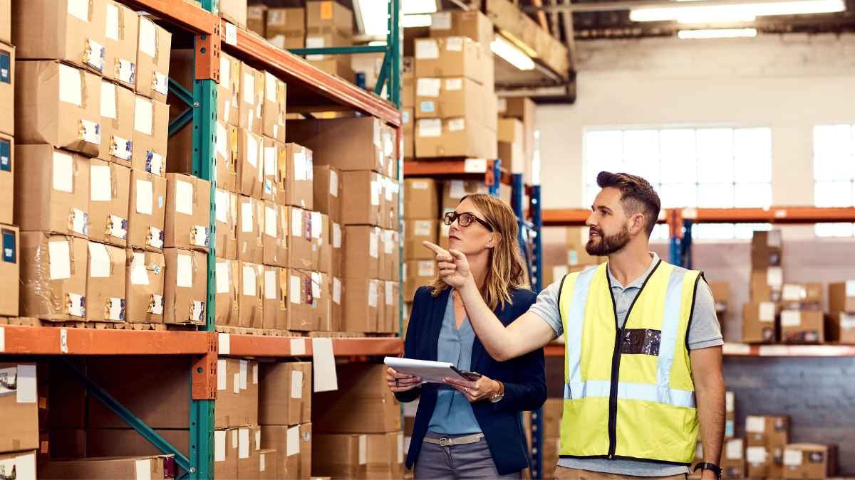 Regional vs. Centralized Distribution: Evaluating Approaches for Quick Delivery and Fulfillment